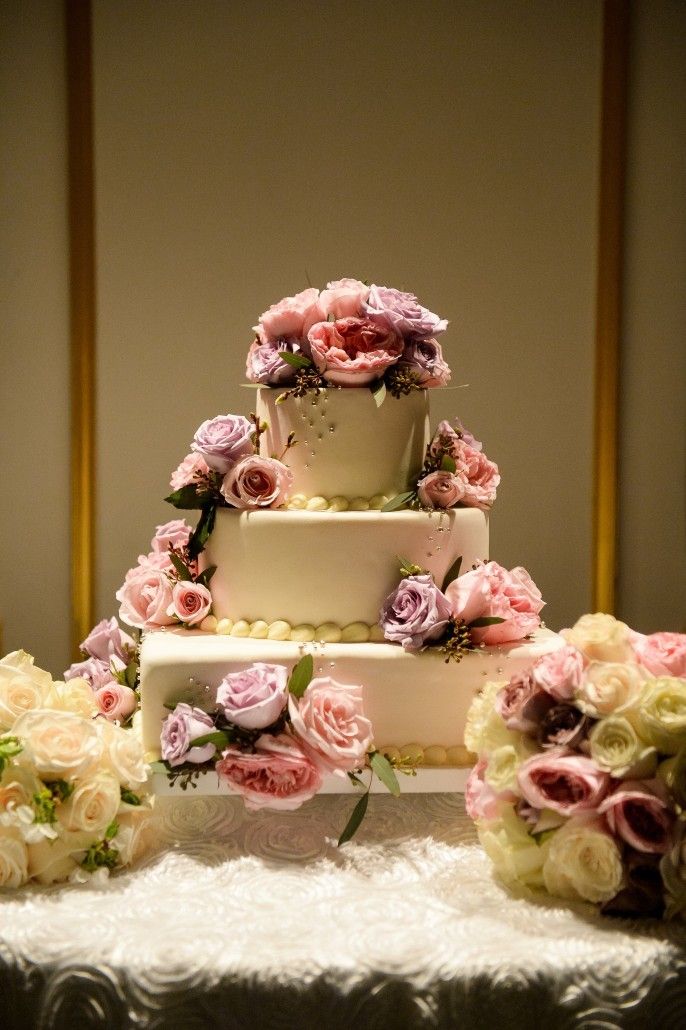 St_Regis_Wedding_Cake_Fresh_Flowers | Bride & Blossom