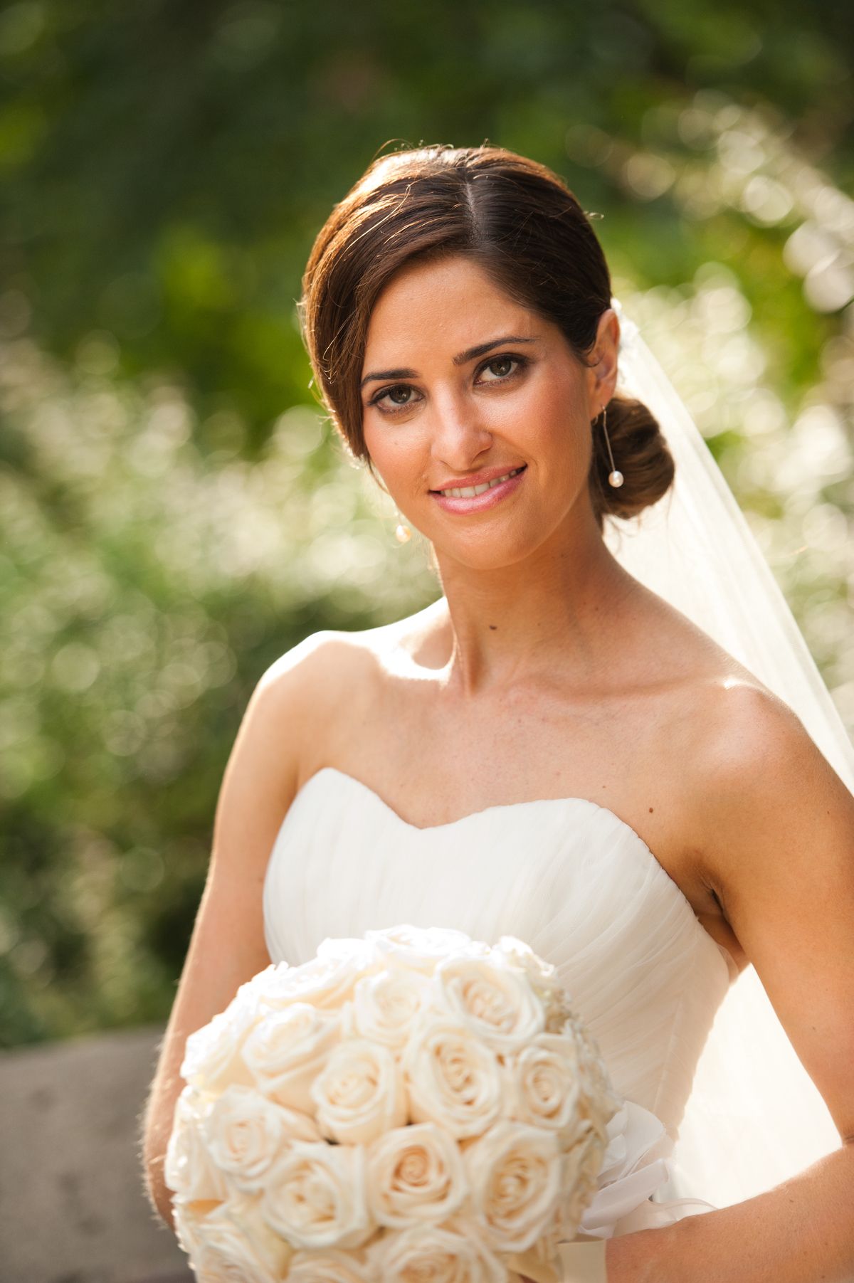 Lindsey & Greg – Cream Rose Bouquet Bride – Pierre Hotel – by Fred ...