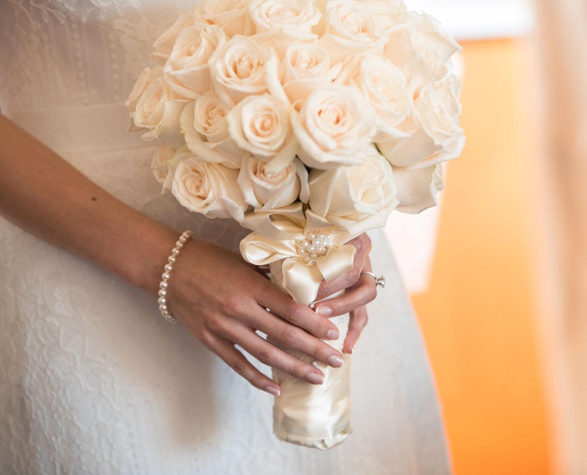 Liza and Jesse – Cream Rose Bouquet – Ritz Carlton – by Fred Marcus ...