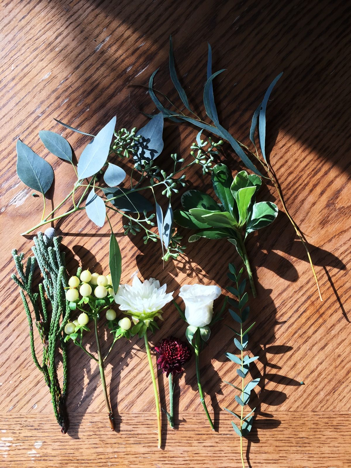 Brunia Hypericum Dahlia Mum Spray Rose Parv Euc Feather Willow ...