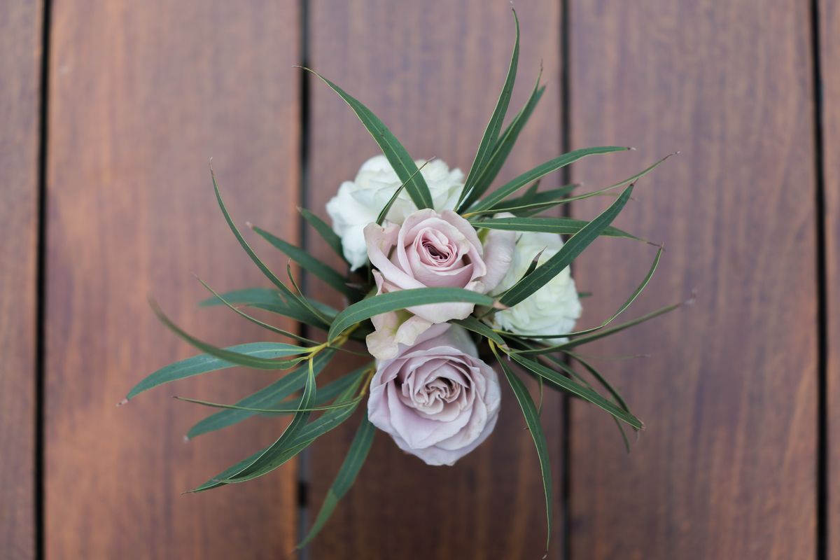 Lauren and Jordan Wedding – Ranunculus Menta Rose Greenery Cocktail ...
